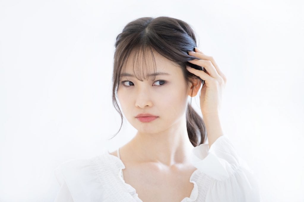 女性ホルモンは薄毛の原因になる？ホルモンバランスを整えて薄毛を予防する方法 | 女性の薄毛（FAGA）のお役立ちコラム